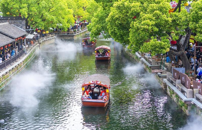 Economic vitality reflected in holiday boom: China Daily editorial